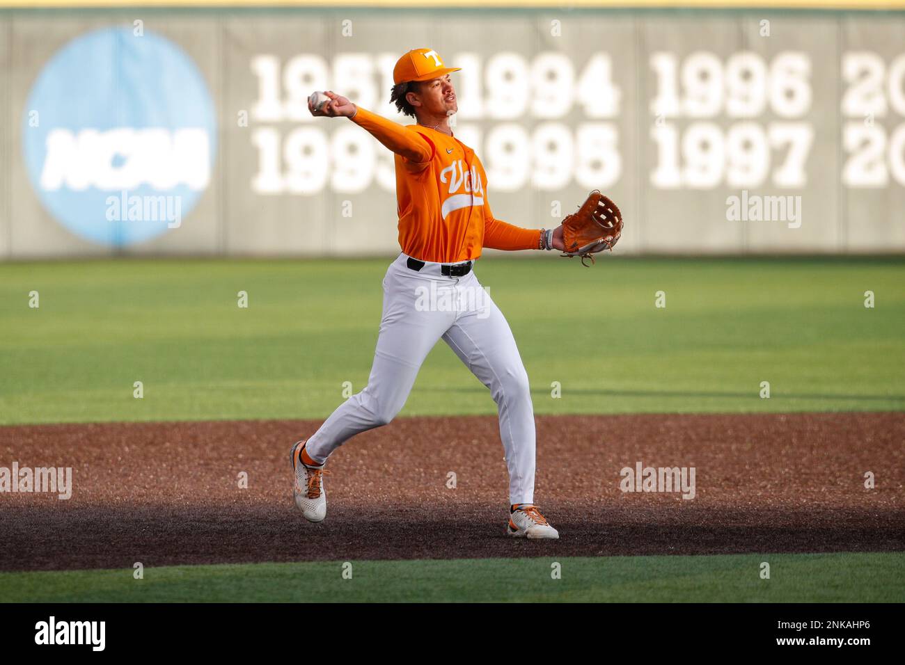 Tennessee Volunteers third baseman Trey Lipscomb (21) on defense ...