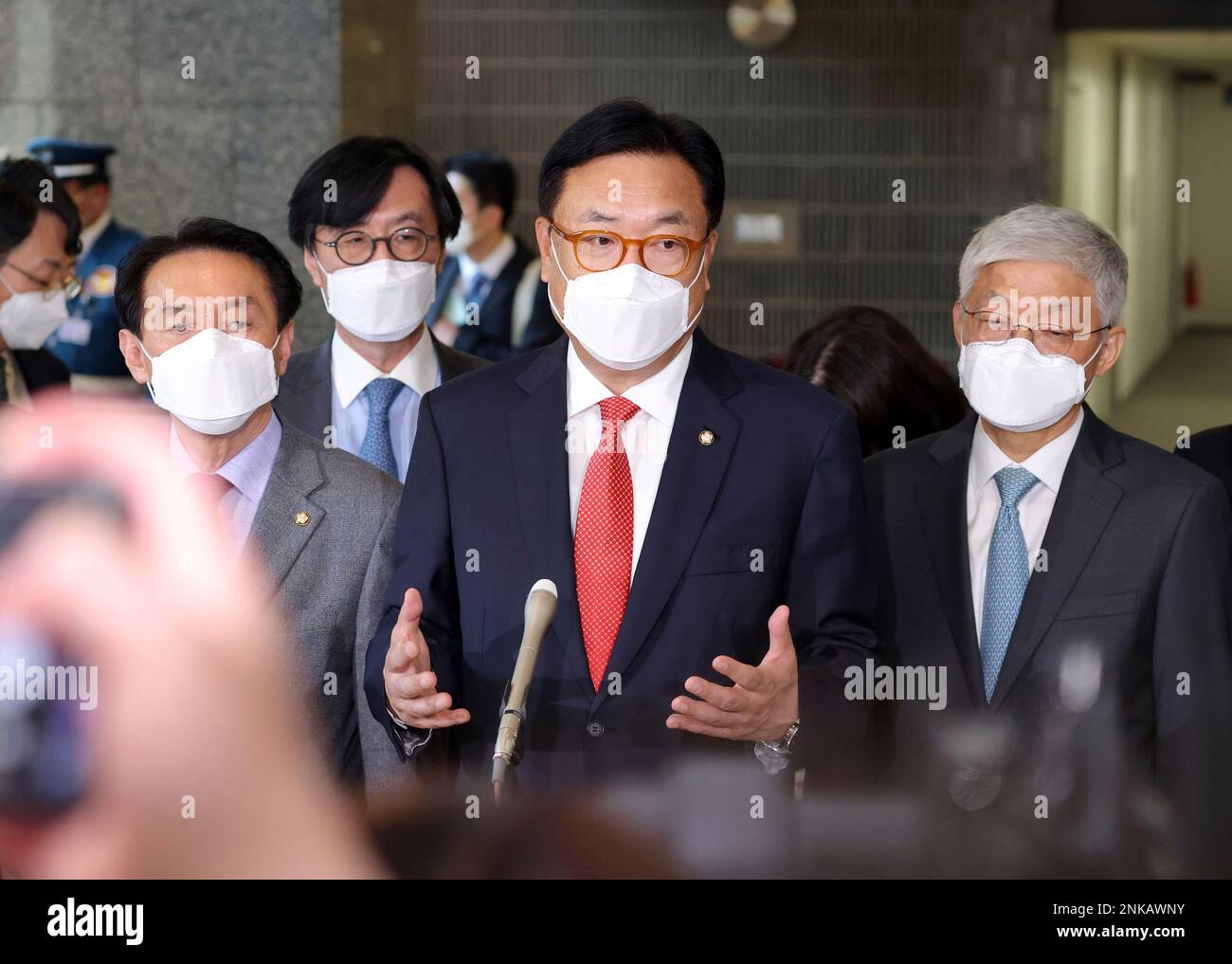Cheong Jin-Suk, the leader of the policy council delegation of ...