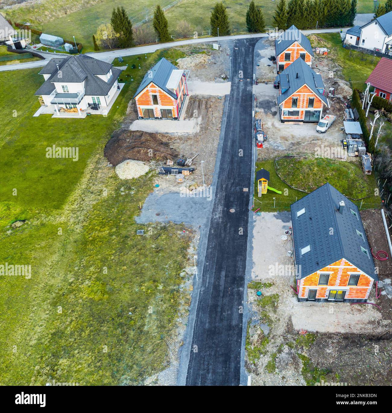 Newly constructed houses building hi-res stock photography and images ...