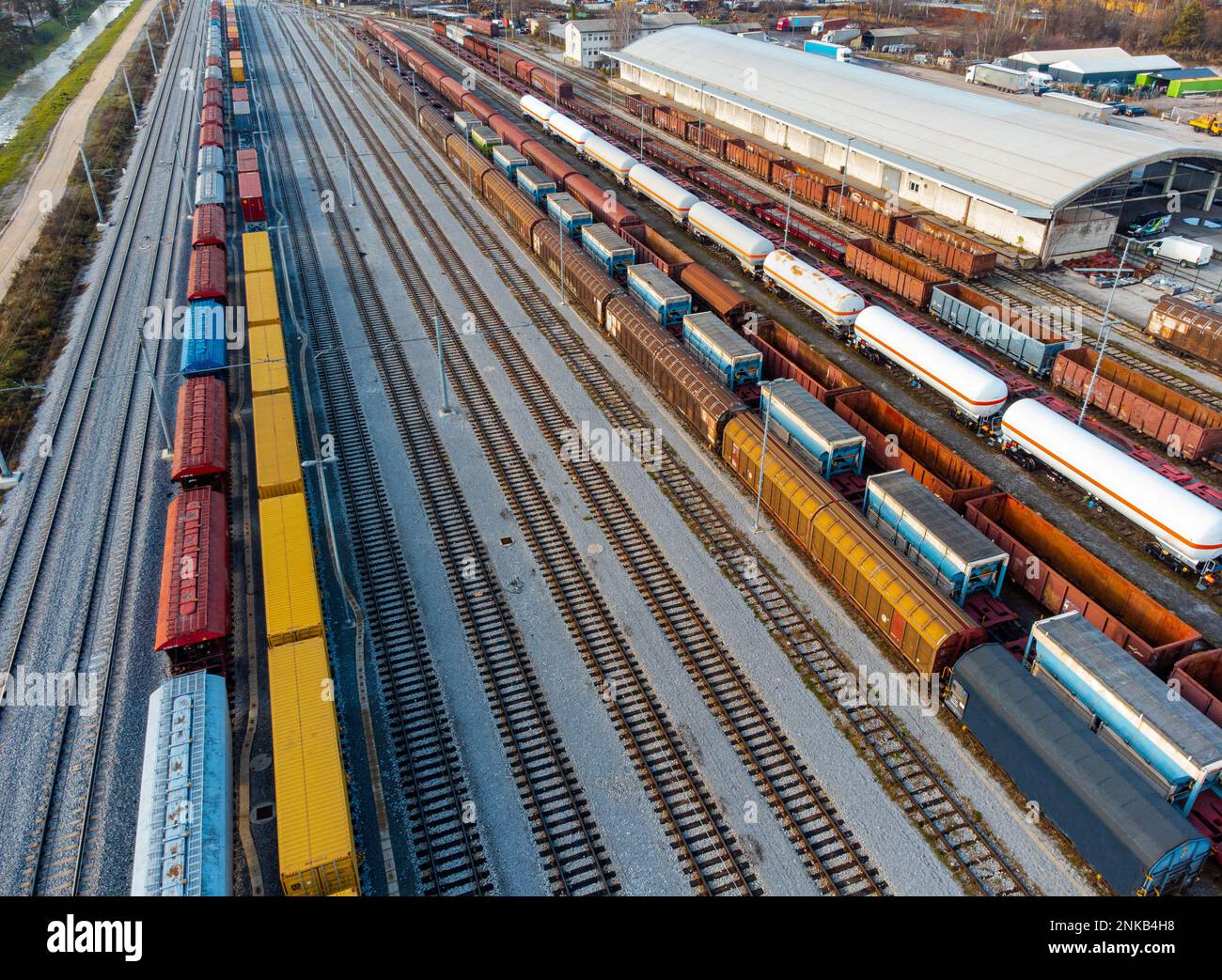 Aerial view rail cars hi-res stock photography and images - Alamy