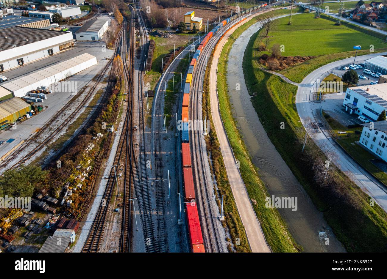 Overhead view train carriages hi-res stock photography and images - Alamy