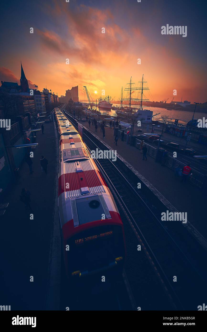 U bahn clock hi-res stock photography and images - Alamy
