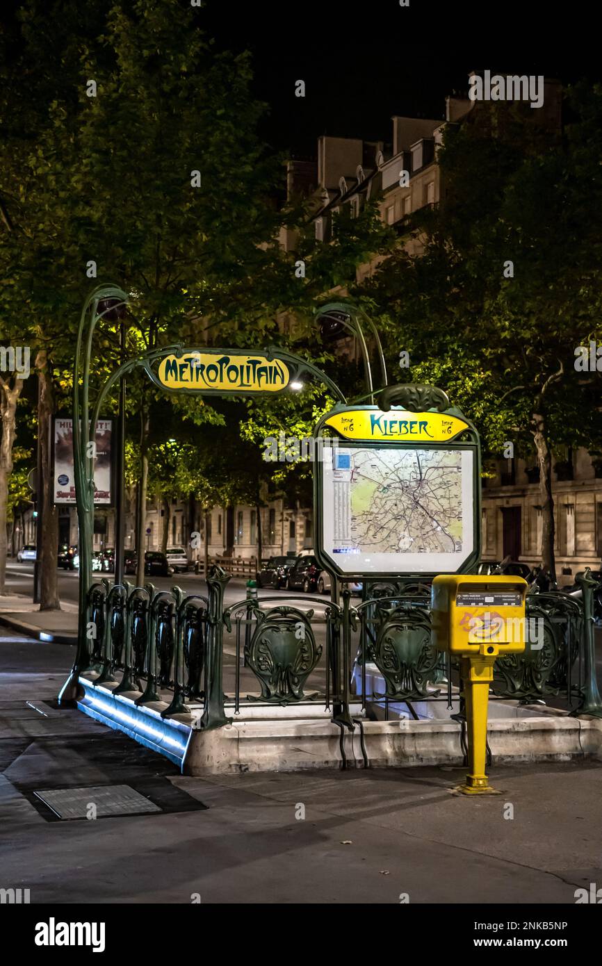 Vintage paris metro map hi-res stock photography and images - Alamy