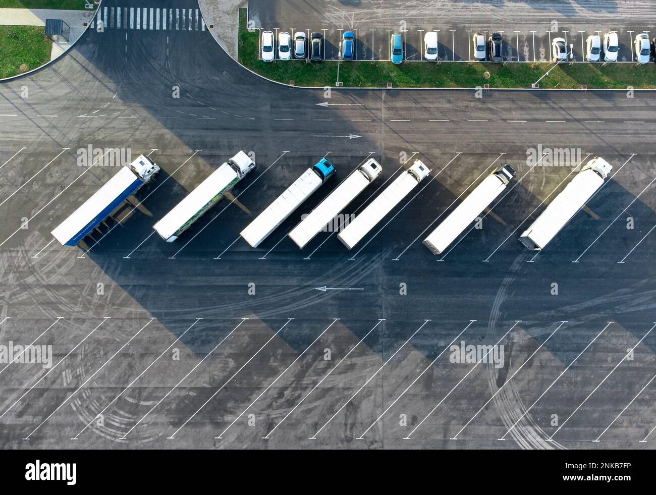 Trailer directly above hi-res stock photography and images - Alamy