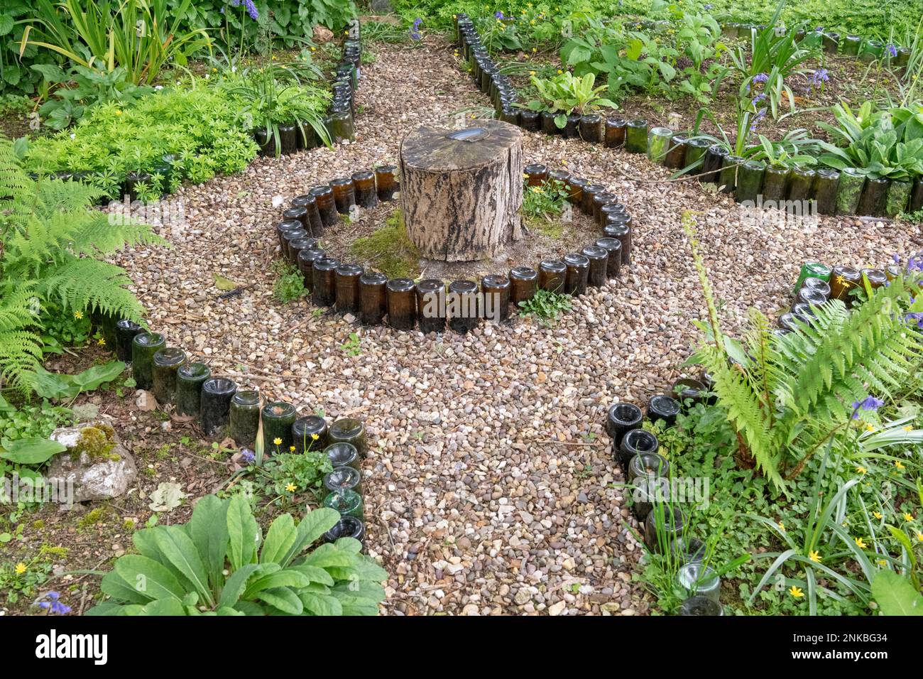 Reclaimed garden path hi-res stock photography and images - Alamy