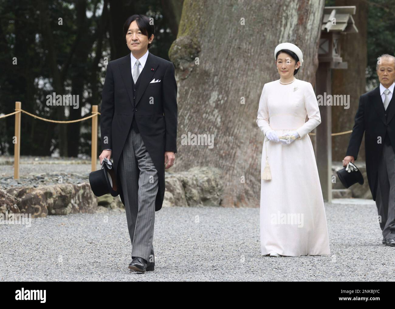 Japanese Crown Prince Akishino and Crown Princess Kiko head for the ...
