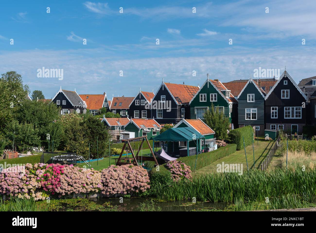 Historic village scene at Havenbuurt, Marken Island, North Holland ...