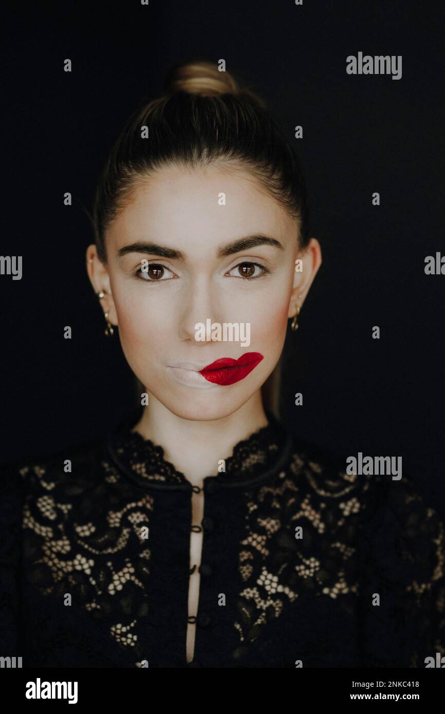 Woman make up head shot red lips hi-res stock photography and images ...