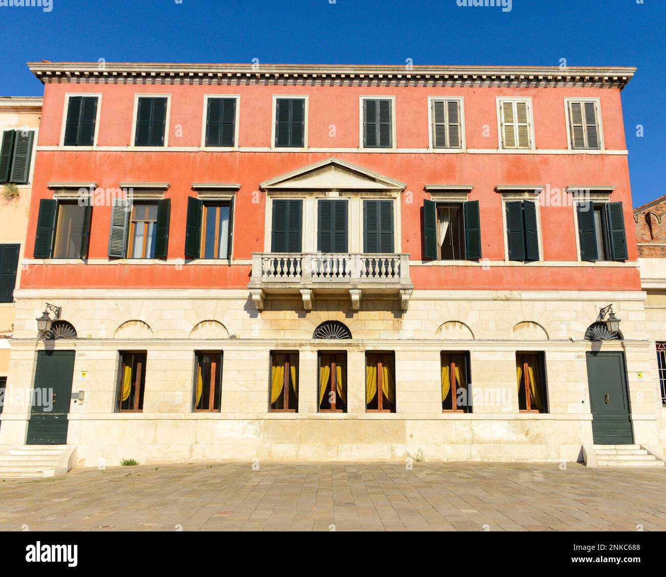 Architecture street view hi-res stock photography and images - Alamy