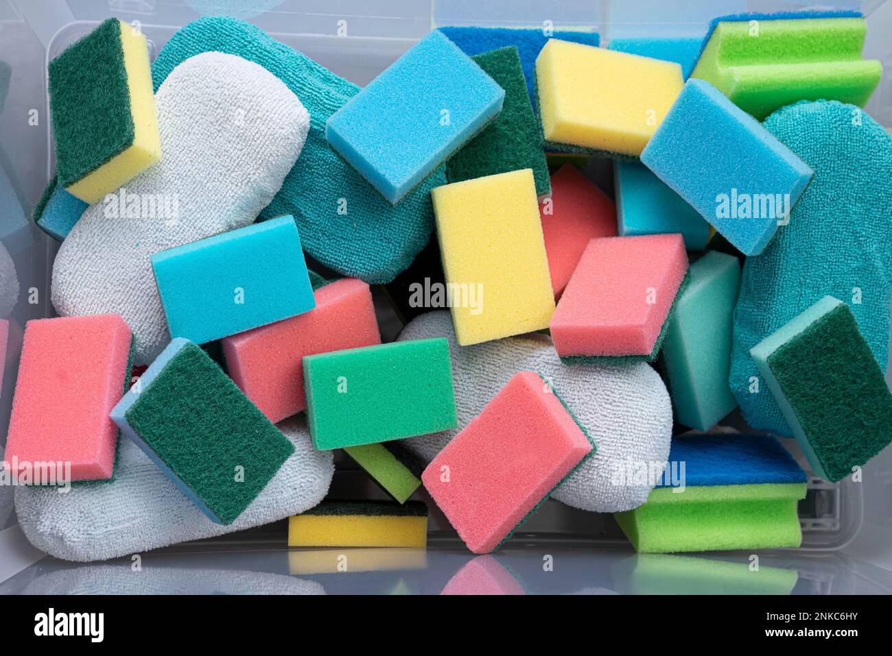 Plastic sponges hi-res stock photography and images - Alamy