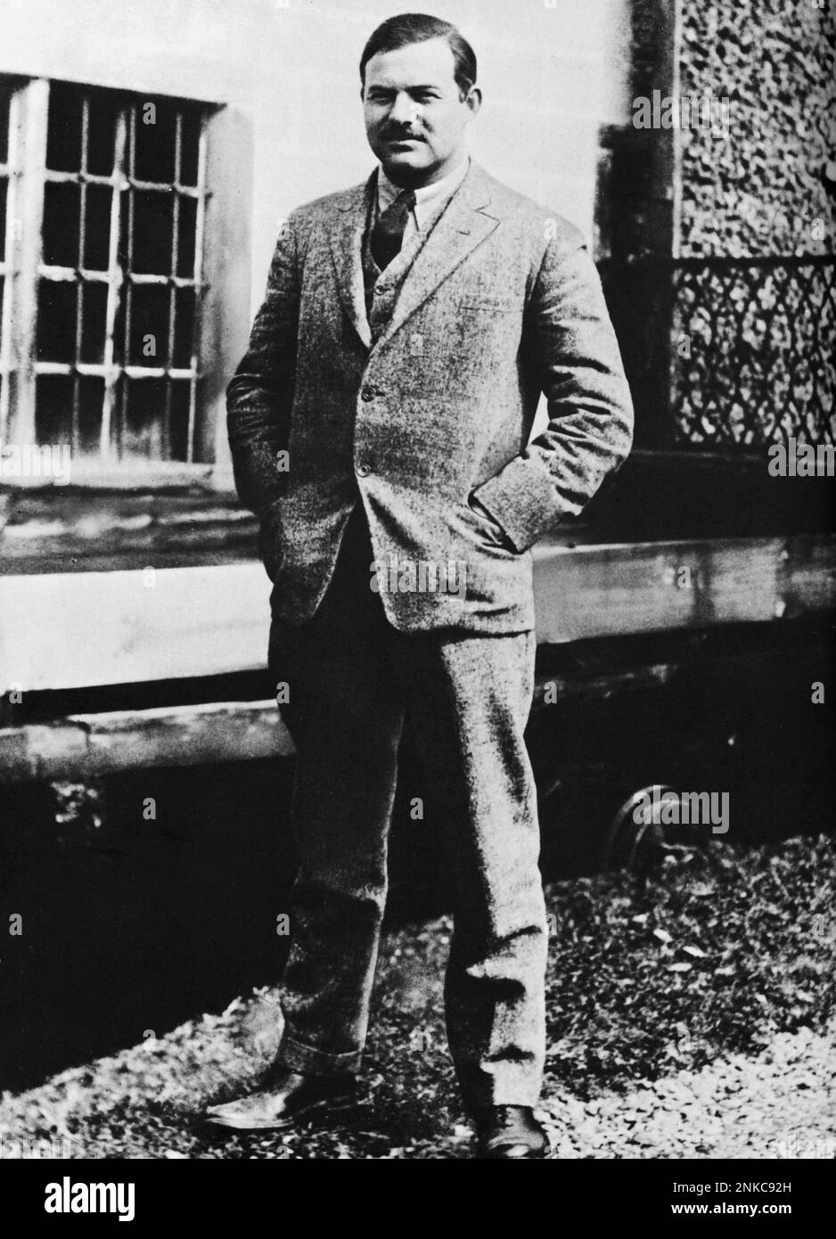 1924 , Paris , France : The american writer ERNEST HEMINGWAY ( Oak Park ...