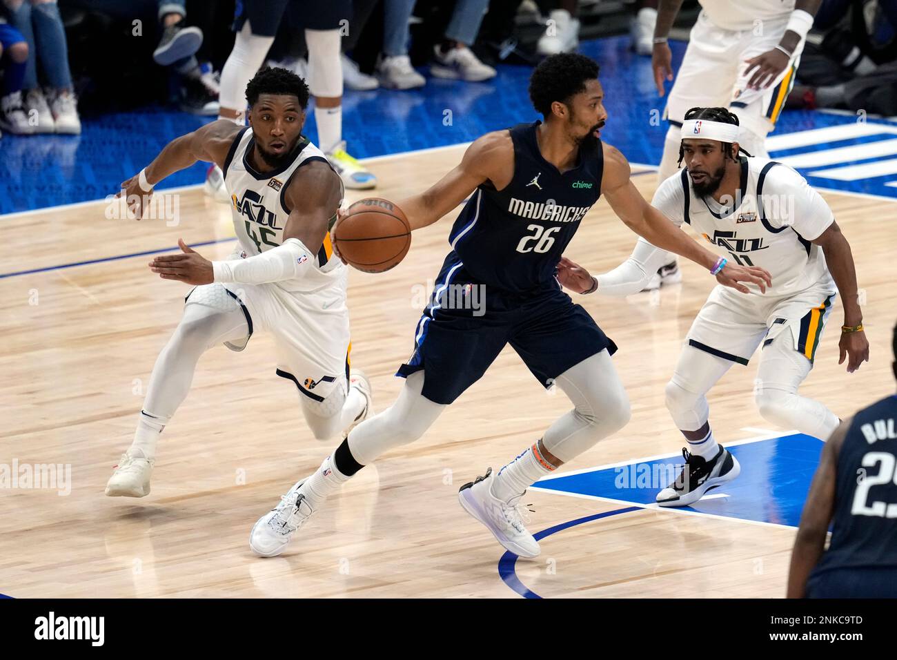 Utah Jazz guards Donovan Mitchell (45) and Mike Conley (11) defend ...