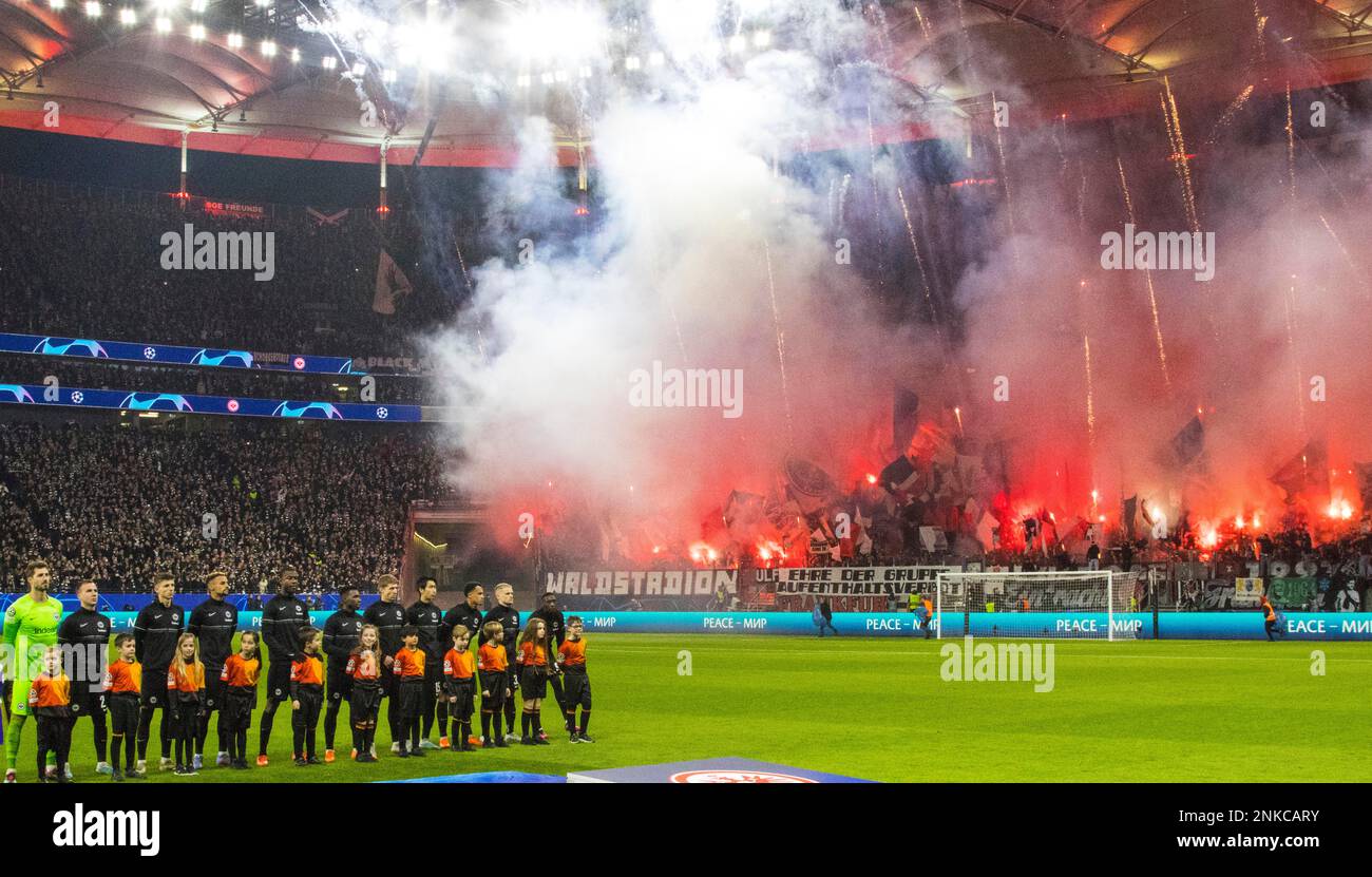 The Eintracht Frankfurt team and its fans Stock Photo - Alamy