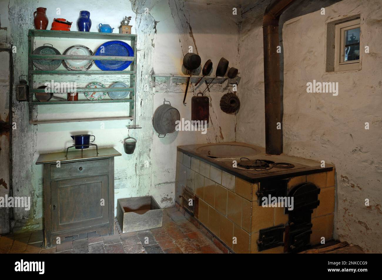 Kitchen with plate rack and cooker 1926, in the Schaeferhaus, built ...