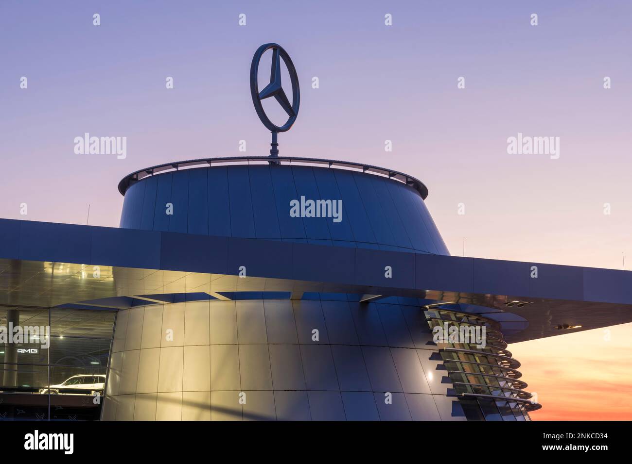 Mercedes star on building of Mercedes Benz branch, Stuttgart ...
