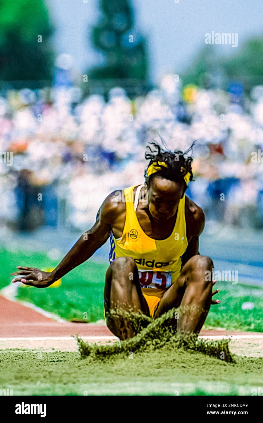 Jackie Joyner-Kersee competing in the Heptathlon at the 1987 USA ...