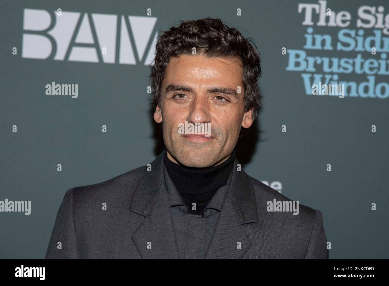 Actor Oscar Isaac attends "The Sign in Sidney Brustein's Window ...