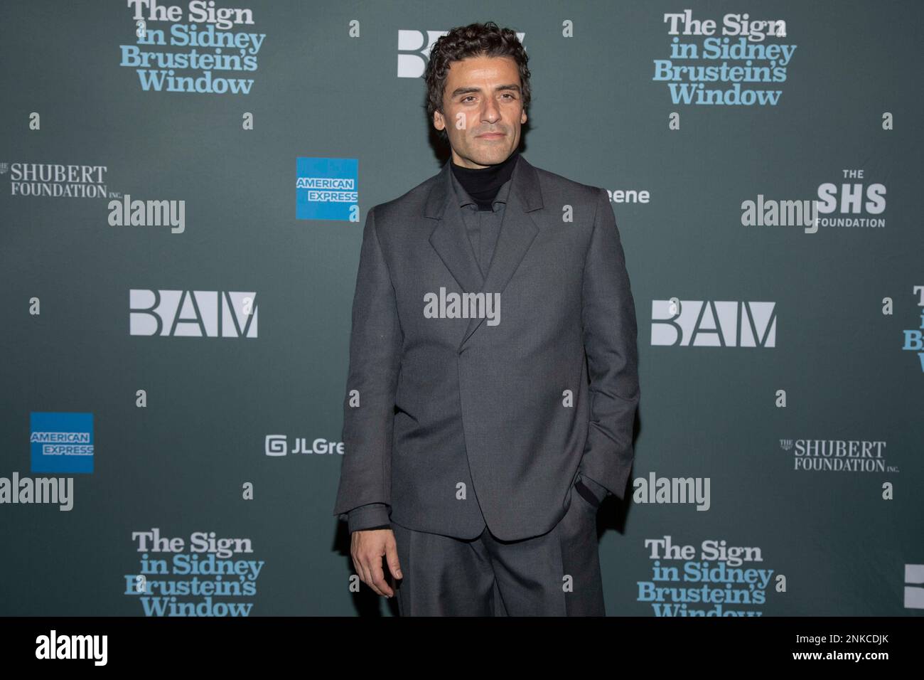 Actor Oscar Isaac attends "The Sign in Sidney Brustein's Window ...