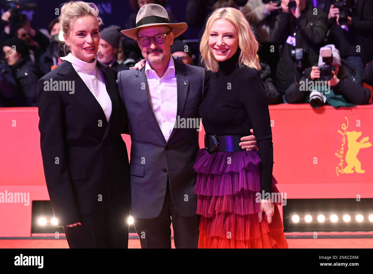 Berlin, Germany. 13th Nov, 2021. Actresses Cate Blanchett (r), Nina Hoss and director Todd Field ...