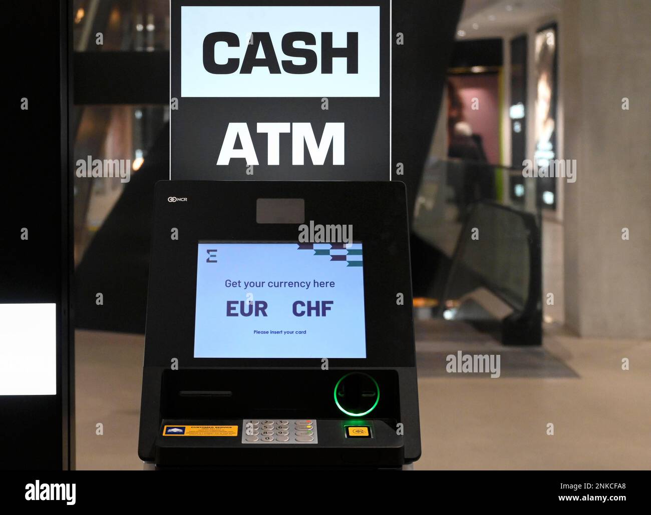 Currency exchange cash hi-res stock photography and images - Alamy
