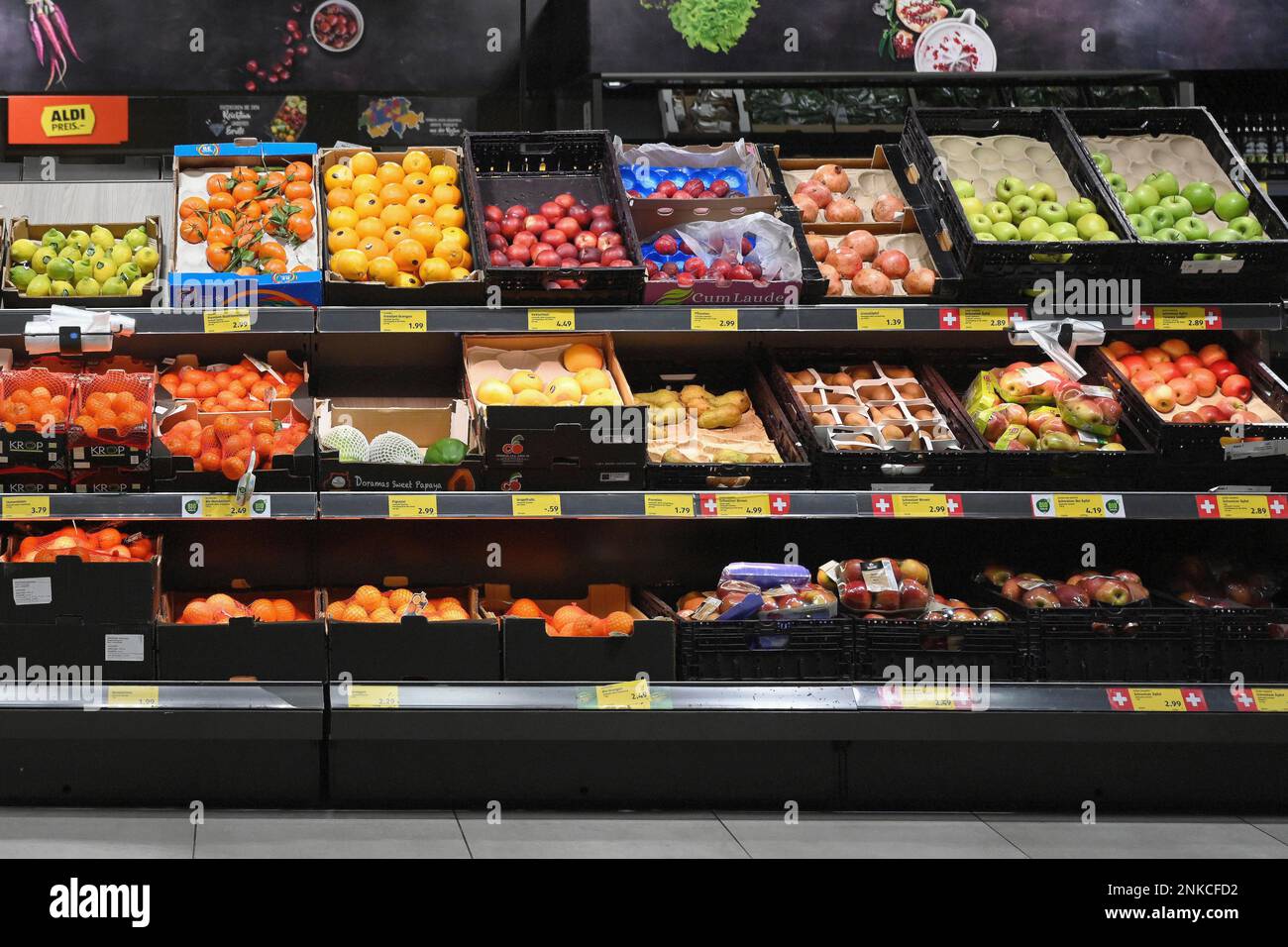 Fruit and Fruits Sales Shelf Stock Photo - Alamy