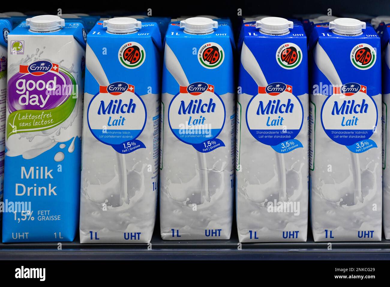 Supermarket milk shelf hi-res stock photography and images - Alamy