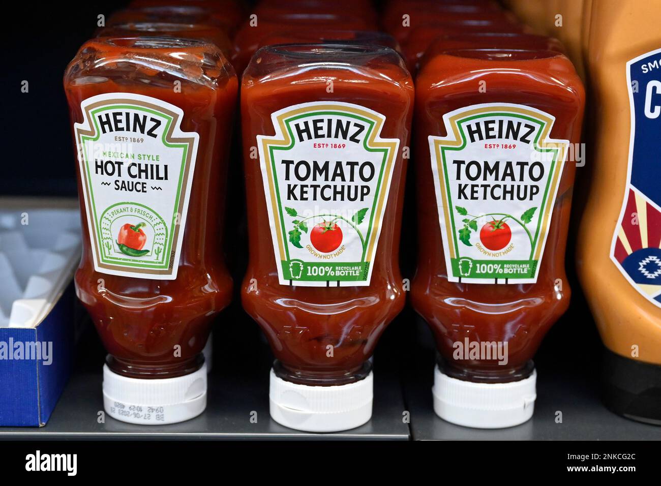 Ketchup supermarket hi-res stock photography and images - Alamy
