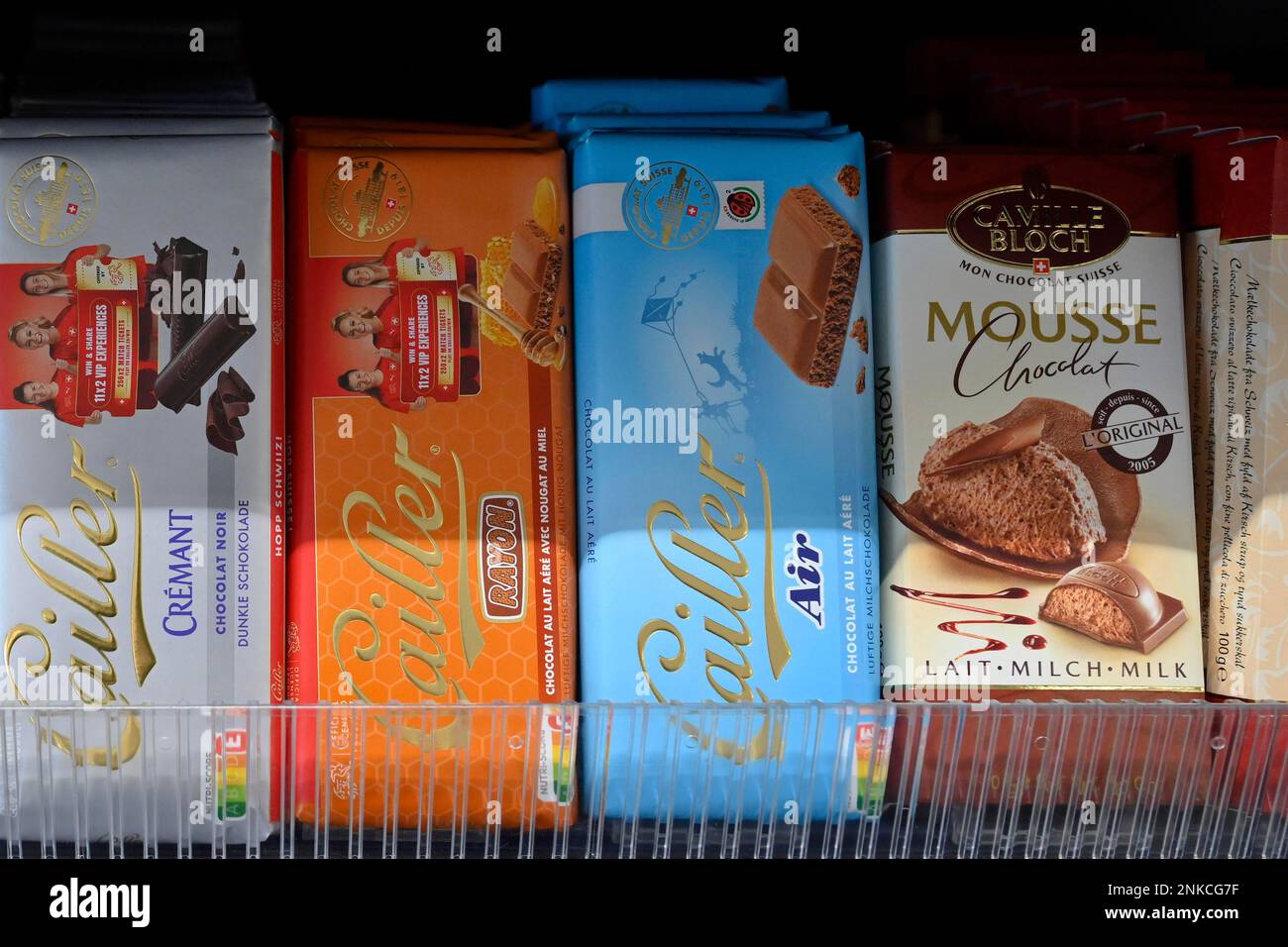Chocolate bar sales shelf Stock Photo - Alamy Chocolate bar sales shelf Stock Photo - Alamy