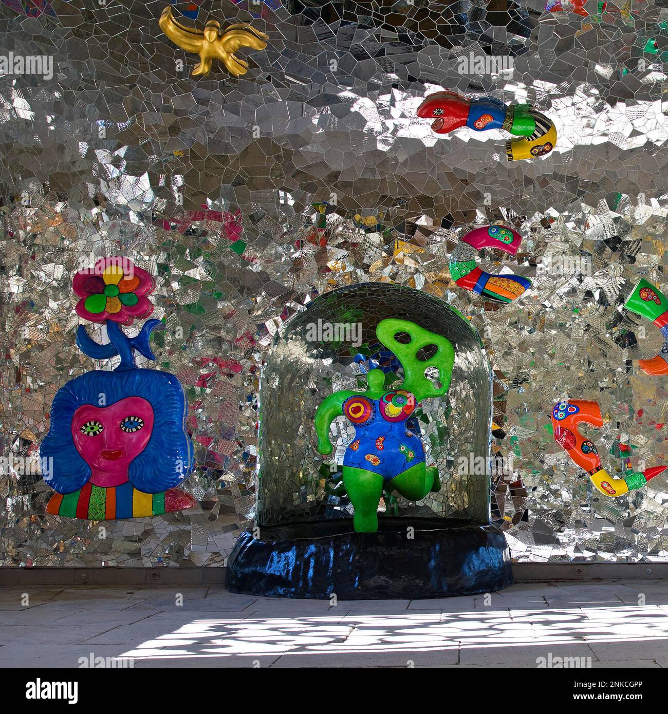Grotto by Niki de Saint Phalle in the Great Garden, Herrenhaeuser ...