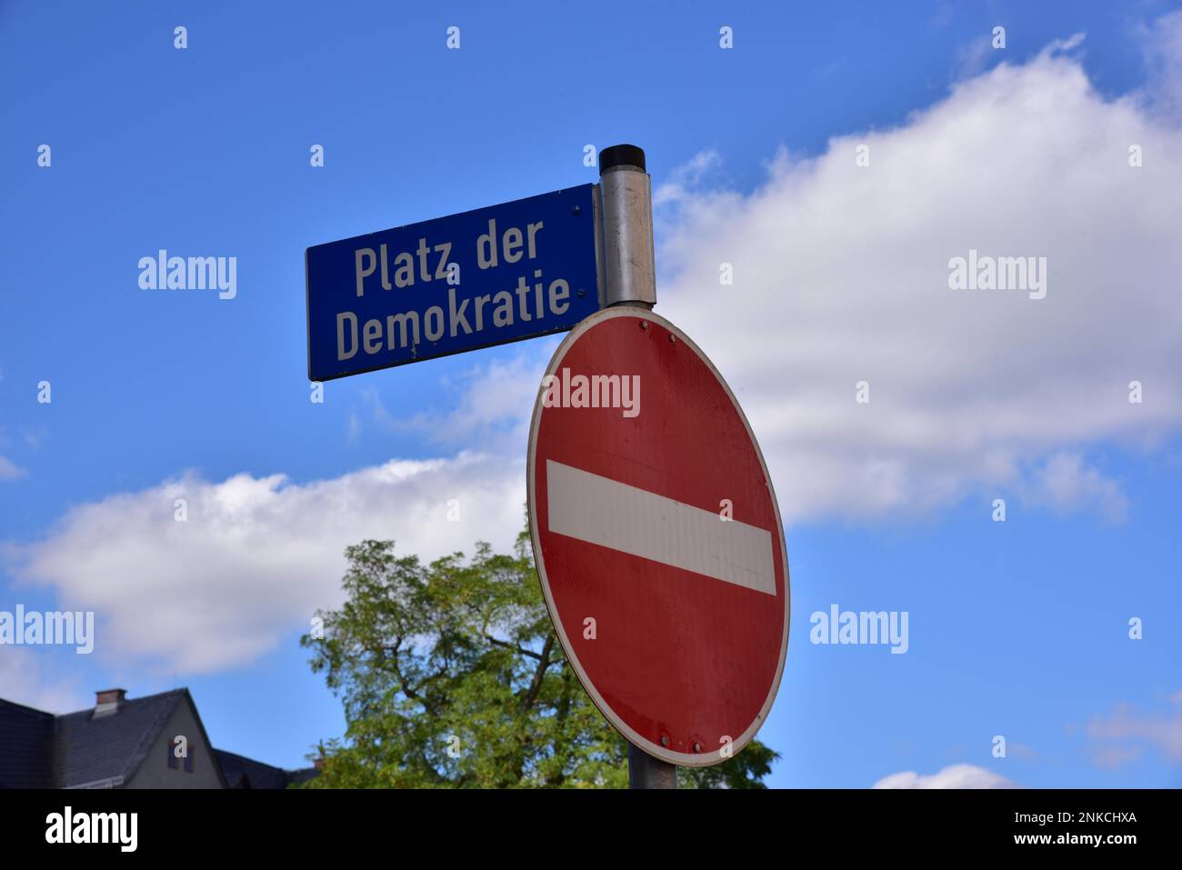 Combination of a street sign with a traffic sign in Weimar, Thuringia ...