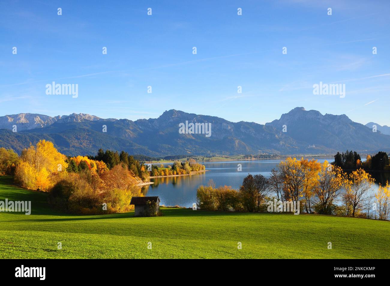 Forggensee, in the background (from left to right) the Hochplatte, the ...