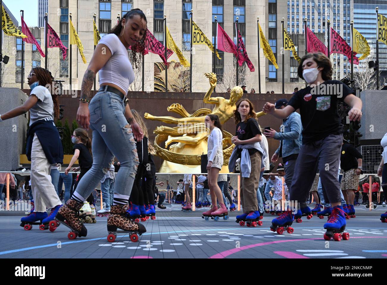 Photo by: NDZ/STAR MAX/IPx 2022 4/15/22 People roller skate at the ...