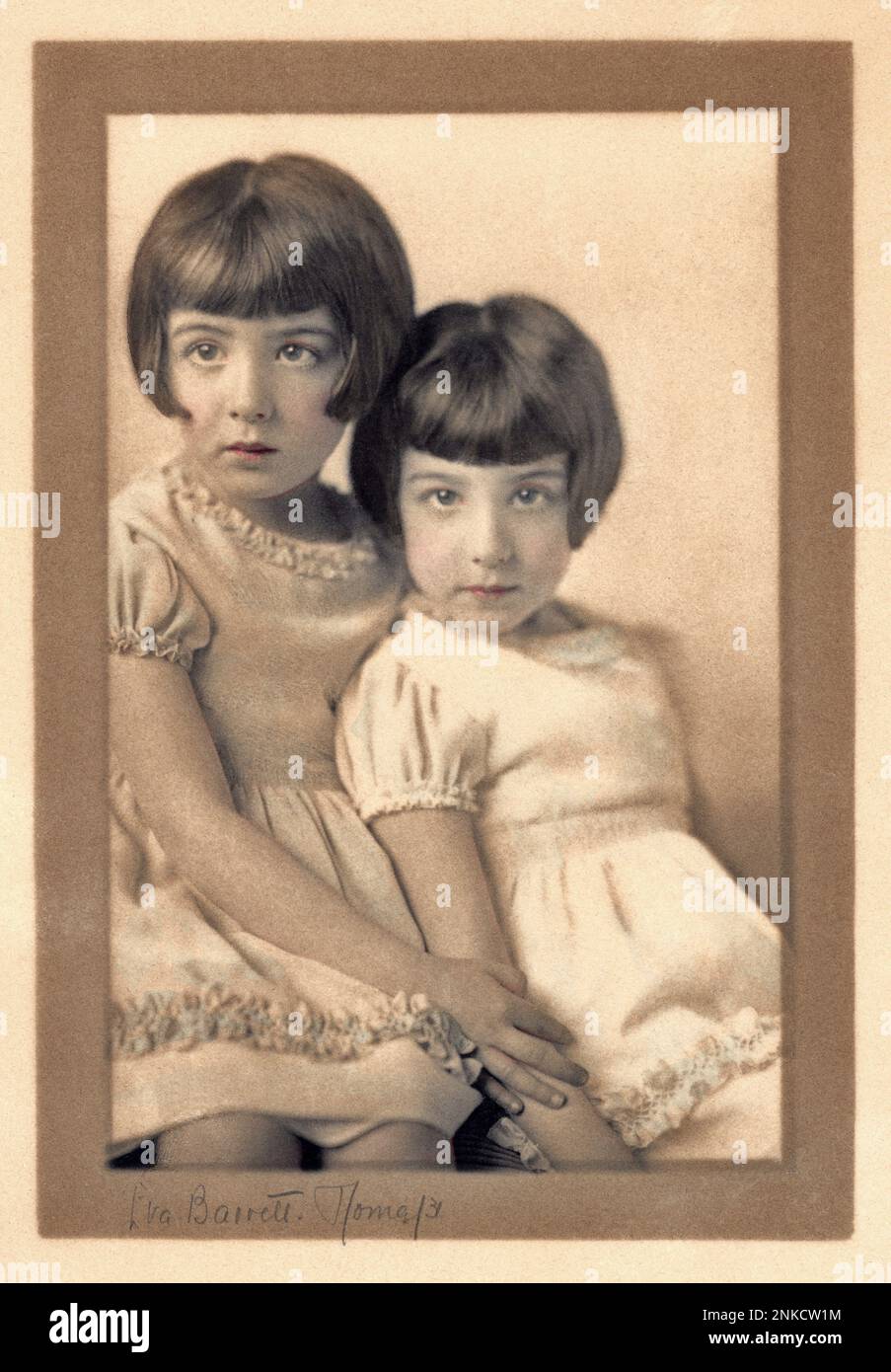 1931 , Roma , ITALY : Two undentified twins sisters from a rich family ...