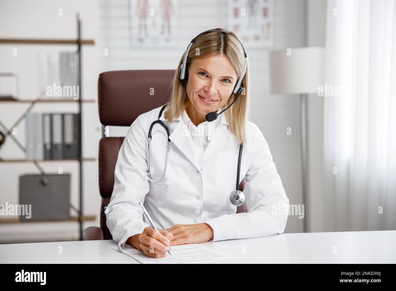 Doctor taking notes telehealth hi-res stock photography and images - Alamy