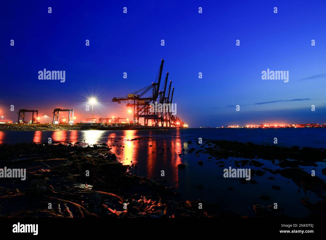 Port crane unloading container ships Stock Photo - Alamy