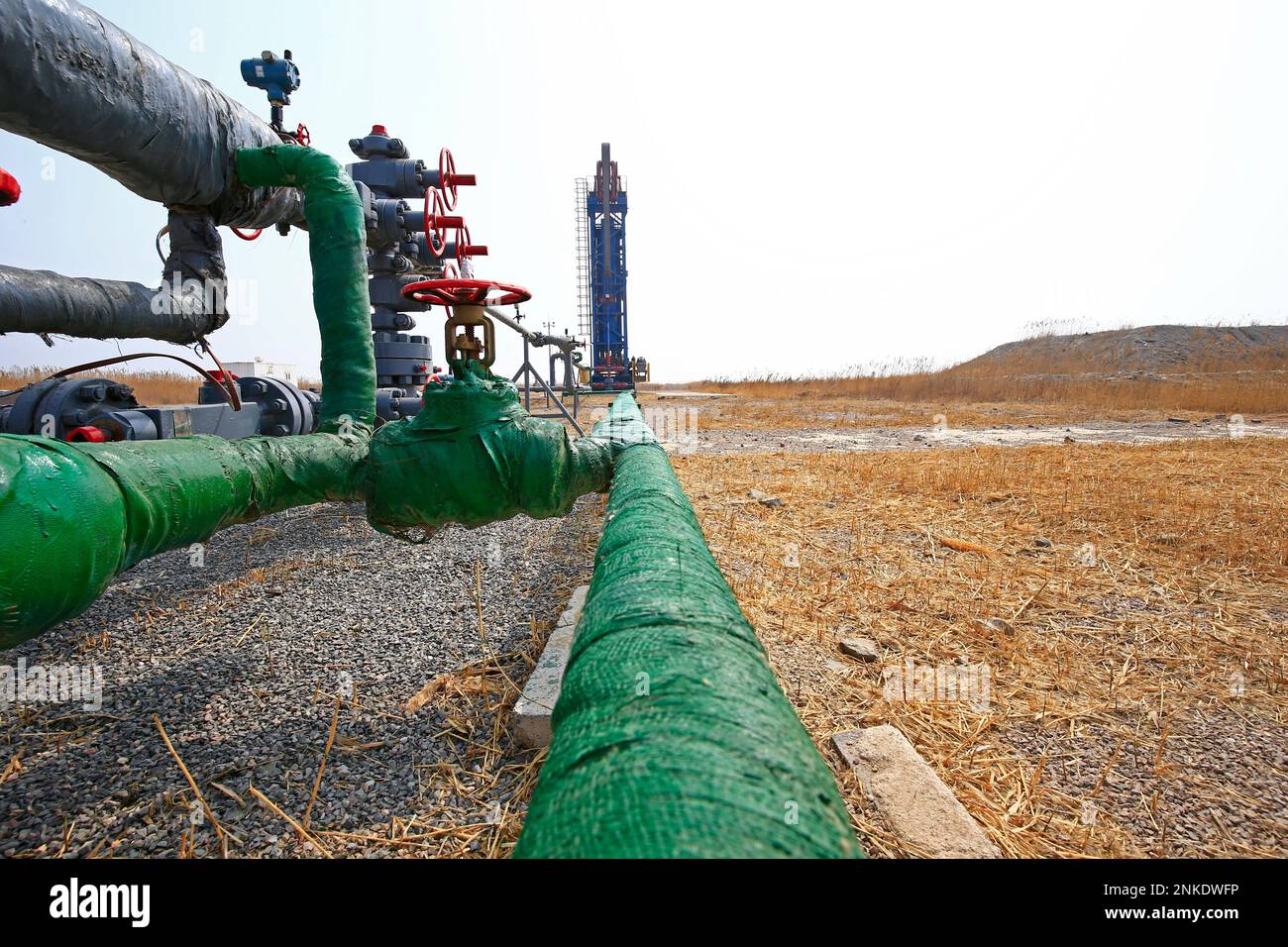 Oil pipes and valves Stock Photo - Alamy
