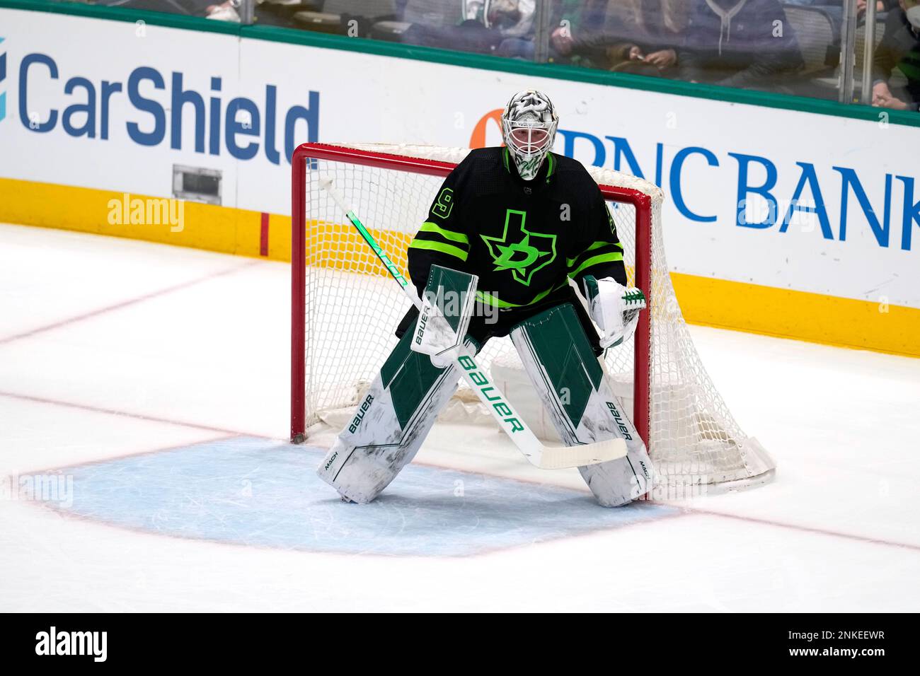 Dallas Stars goalie Jake Oettinger (29) defends the goal net during an ...