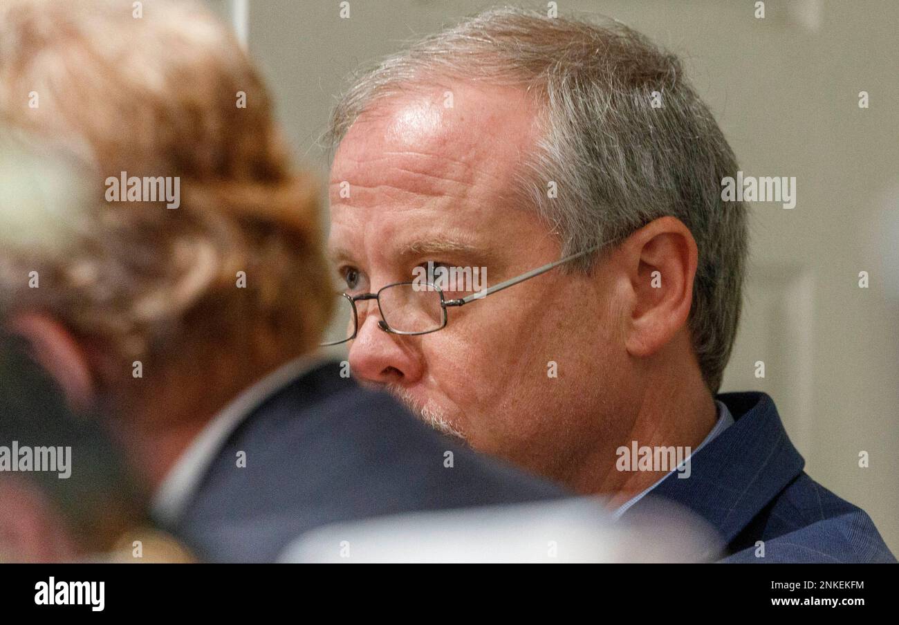 Prosecutor Creighton Waters cross examines Alex Murdaugh during ...