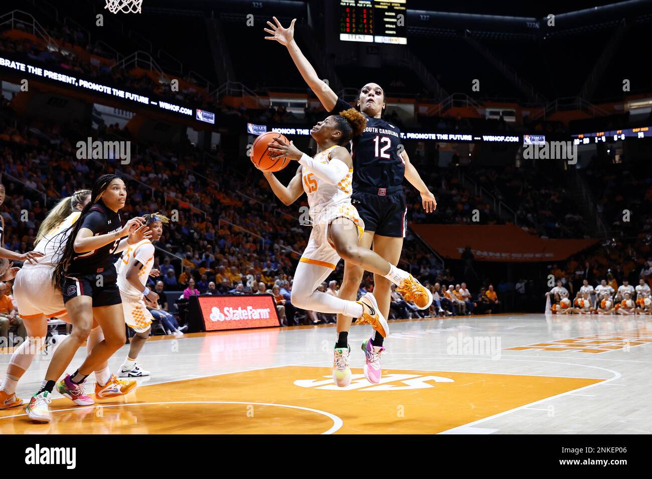 Tennessee guard Jasmine Powell (15) shoots past South Carolina guard ...