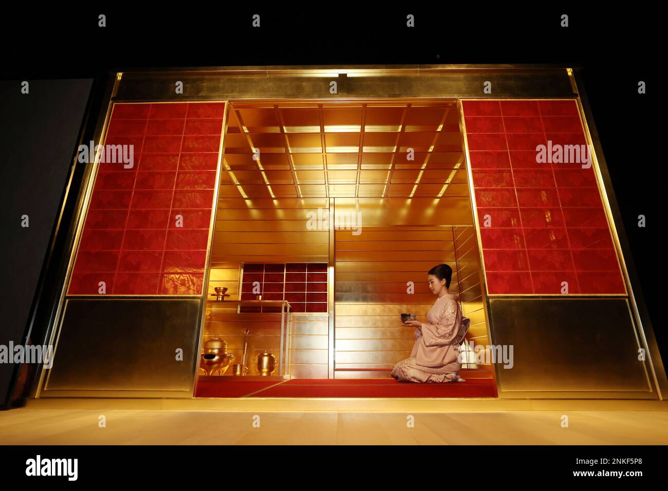 A replica of Toyotomi Hideyoshi's portable golden tea room is unveiled ...