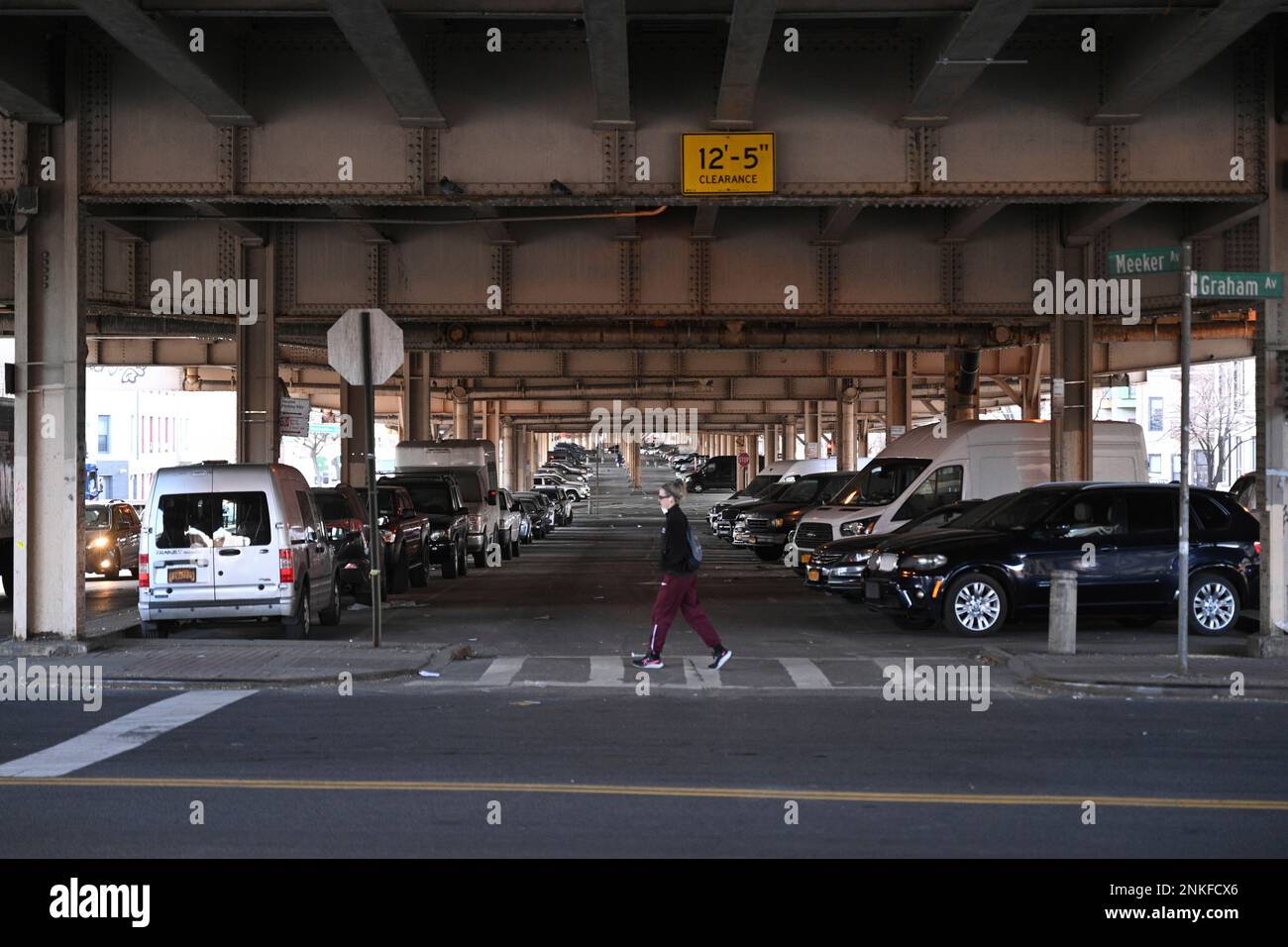 Photo by: NDZ/STAR MAX/IPx 2022 3/30/22 People and traffic under the ...