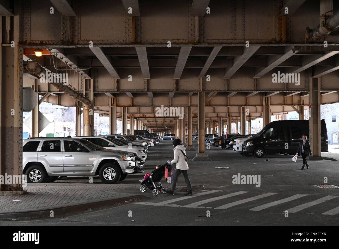 Photo by: NDZ/STAR MAX/IPx 2022 3/30/22 People and traffic under the ...