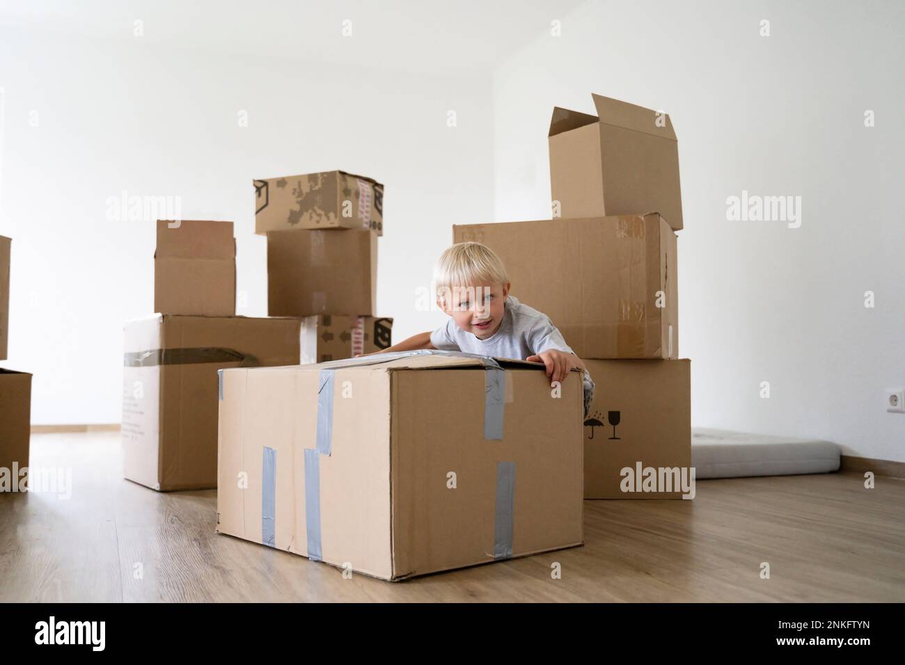 Headshot little blond boy hi-res stock photography and images - Alamy