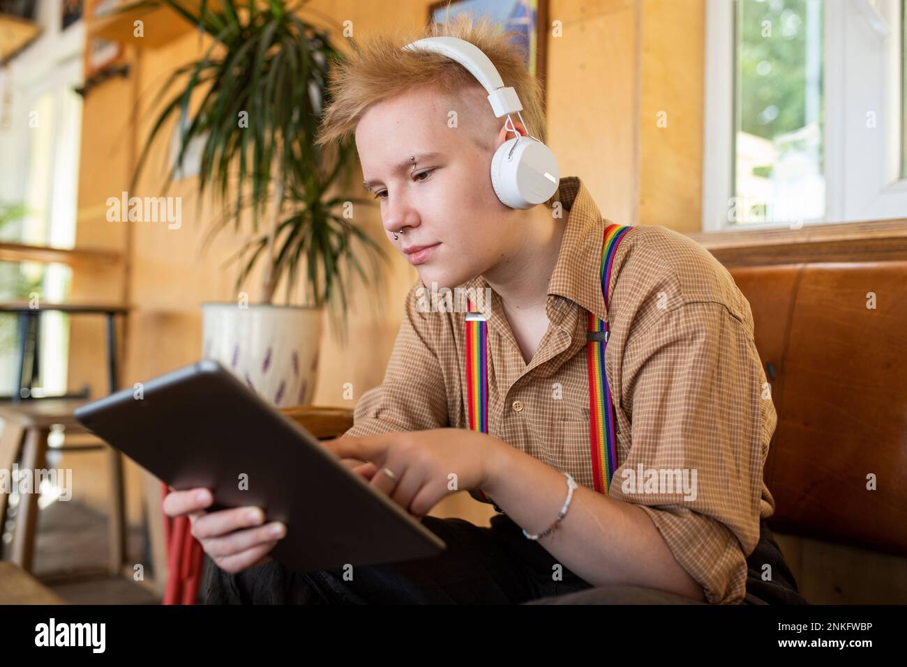 Non digital communication hi-res stock photography and images - Alamy