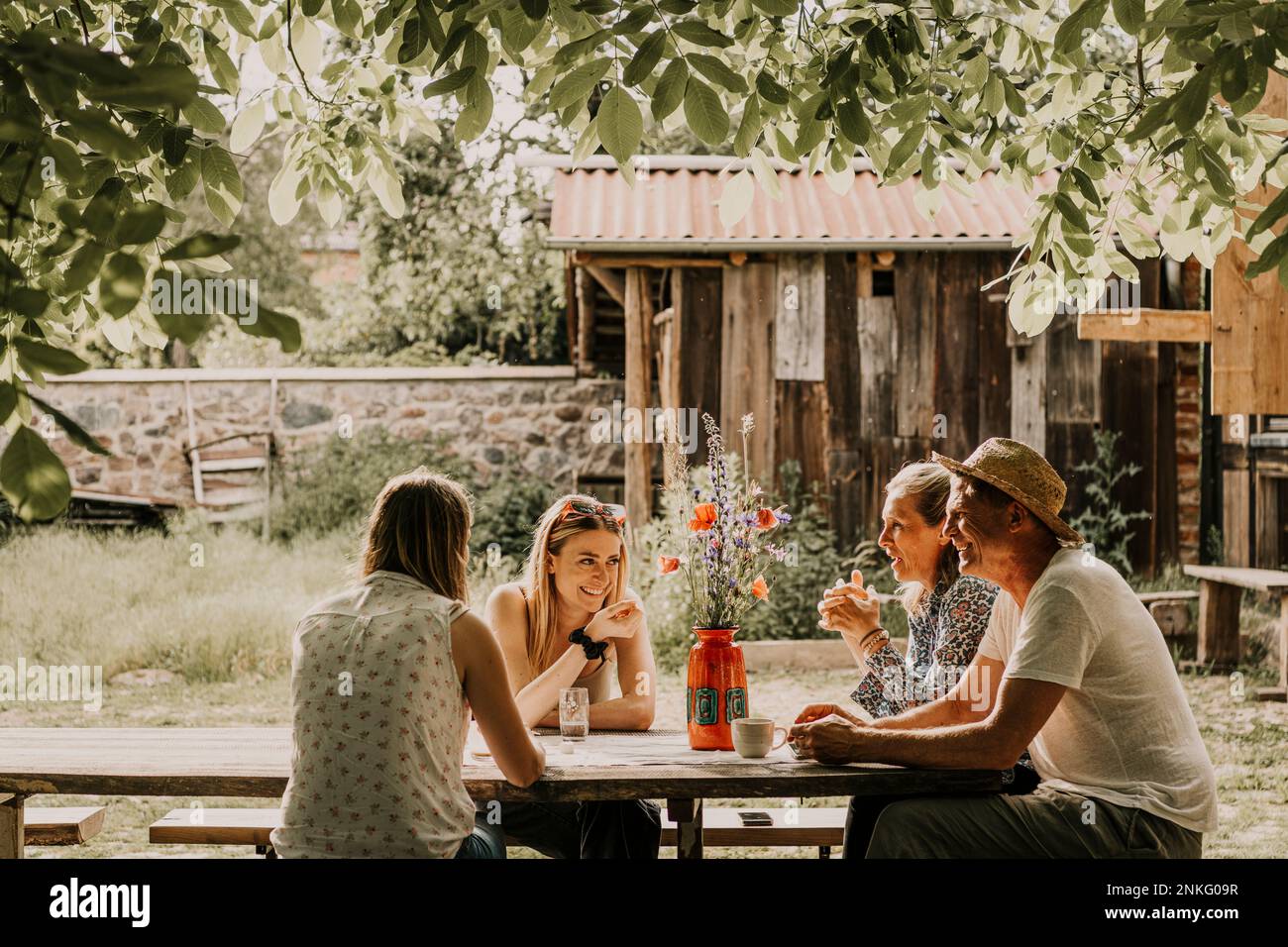 Guests dining table hi-res stock photography and images - Alamy