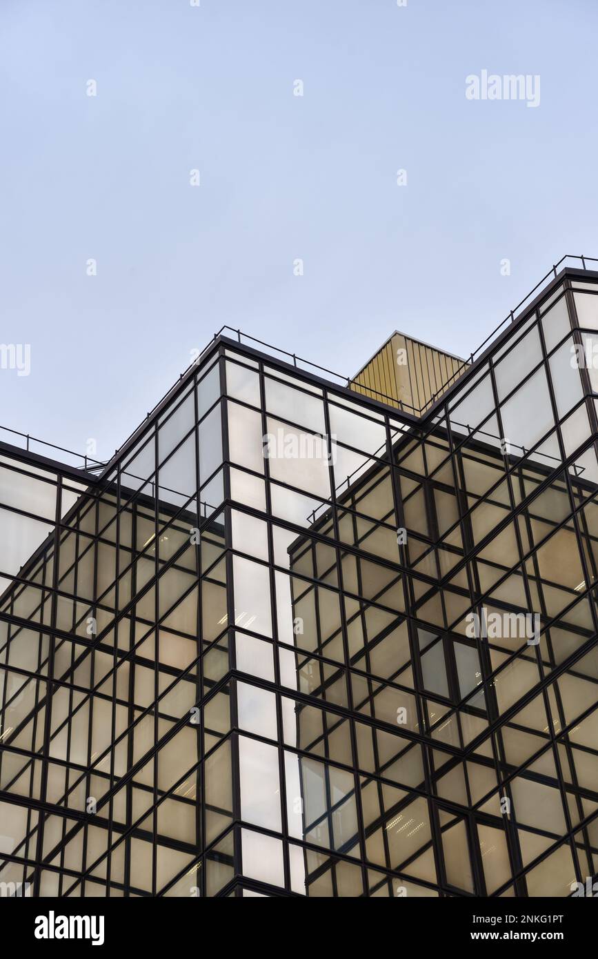 Apartment Building High Rise in Paris, France Stock Photo - Alamy