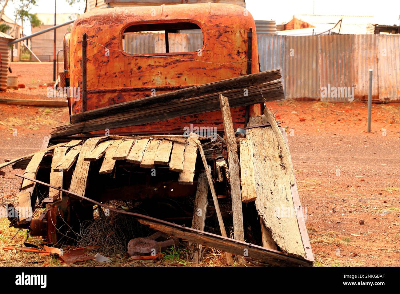 Antique truck wreck, Gwalia historical gold mining town, Leonora ...
