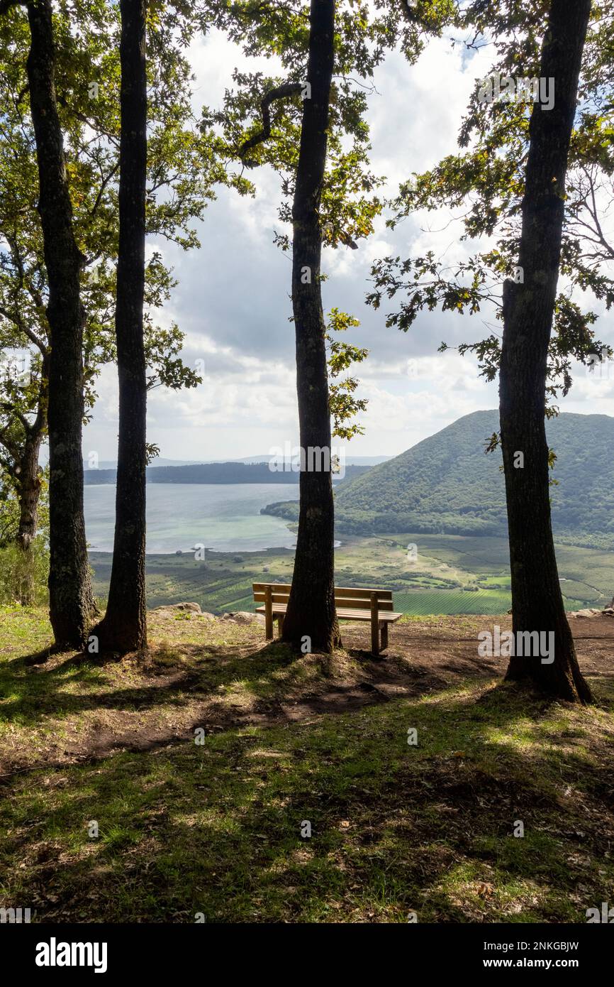 Empty lake landscape hi-res stock photography and images - Alamy