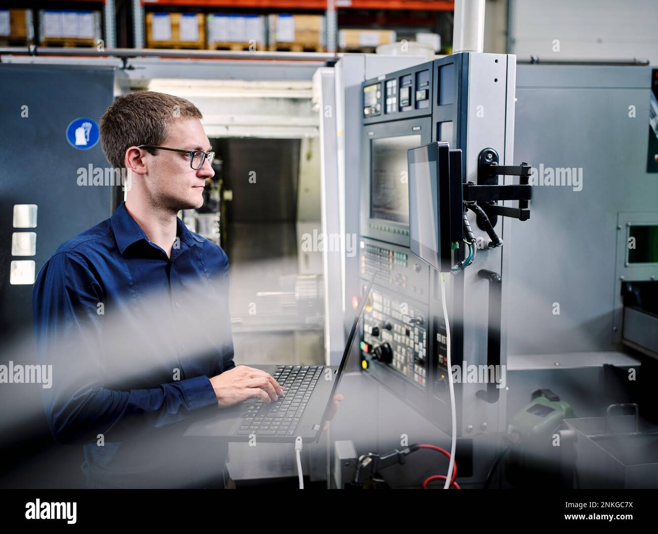 Laptop machine hi-res stock photography and images - Alamy