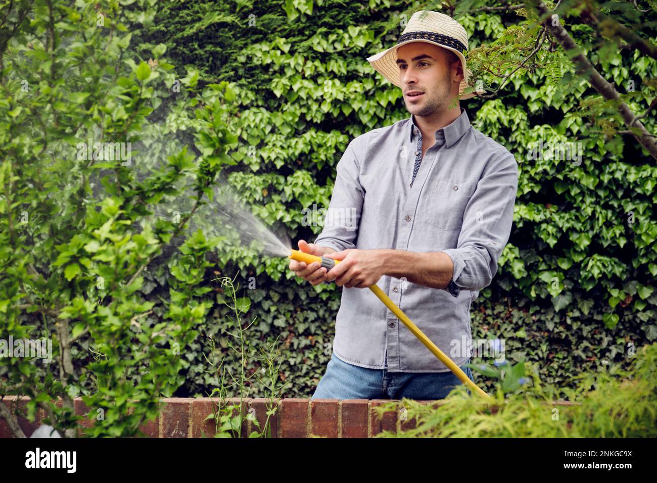 Man holding hose hi-res stock photography and images - Alamy